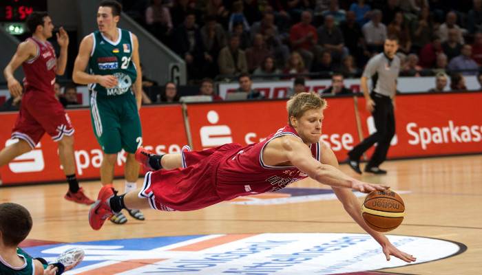 JobStairs GIESSEN 46ers | Benjamin Lischka bleibt auch in der Saison ...